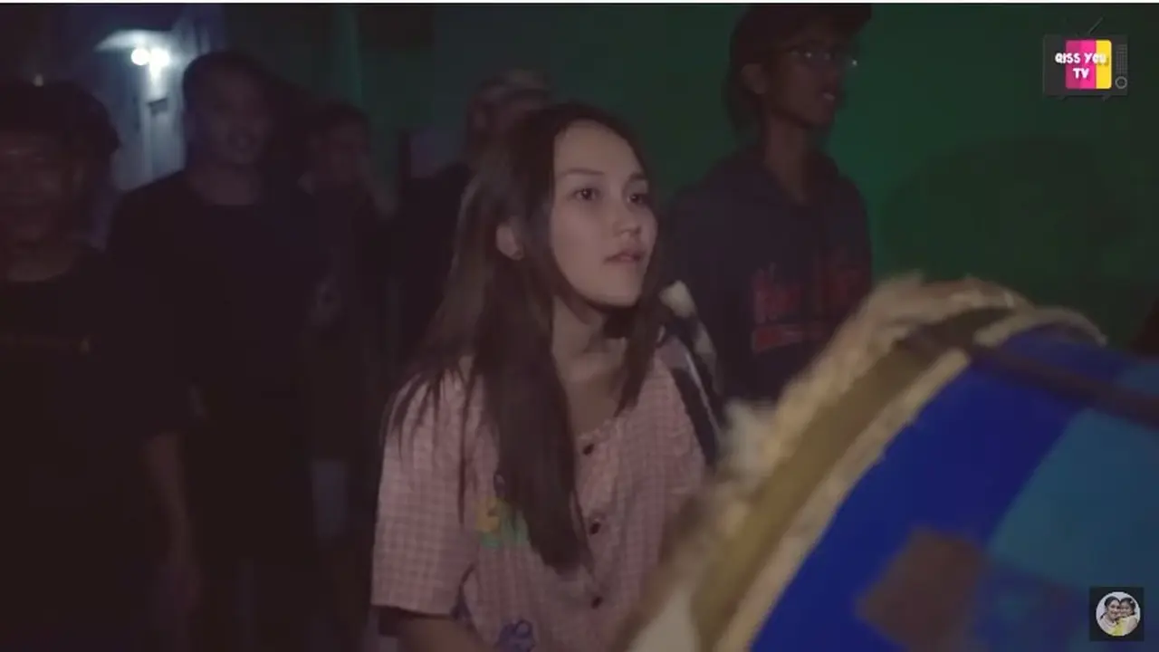 7 Potret Ayu Ting Ting Ikut Keliling Kampung Bangunkan Orang Sahur, Seru Banget - Hot Liputan6.com