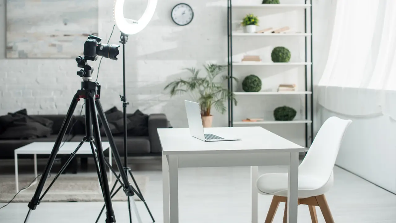 Vlog Adalah Kegiatan Blogging Berupa Video, Lengkap Cara Membuatnya ...