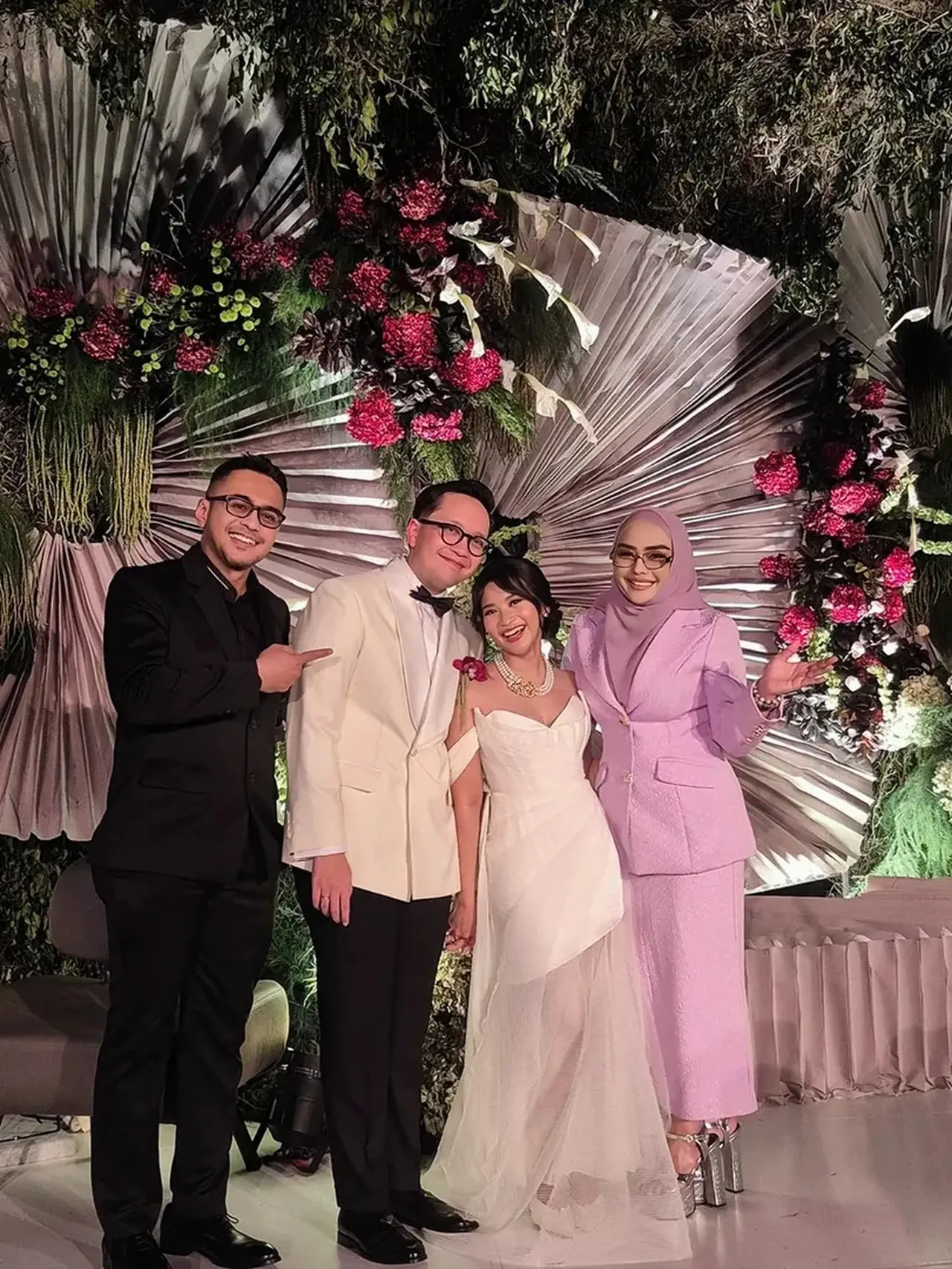 Deretan Artis Hadir di Resepsi Pernikahan Anak Ikke Nurjanah, Ada Kris Dayanti hingga Elvy ...