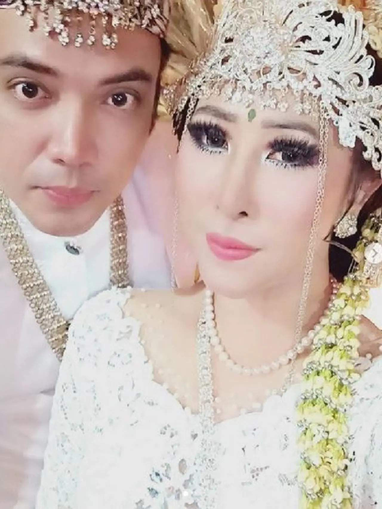 Sandy Tumiwa Resmi Nikahi Mantan Istri Rio Reifan, Henny Mona - ShowBiz ...