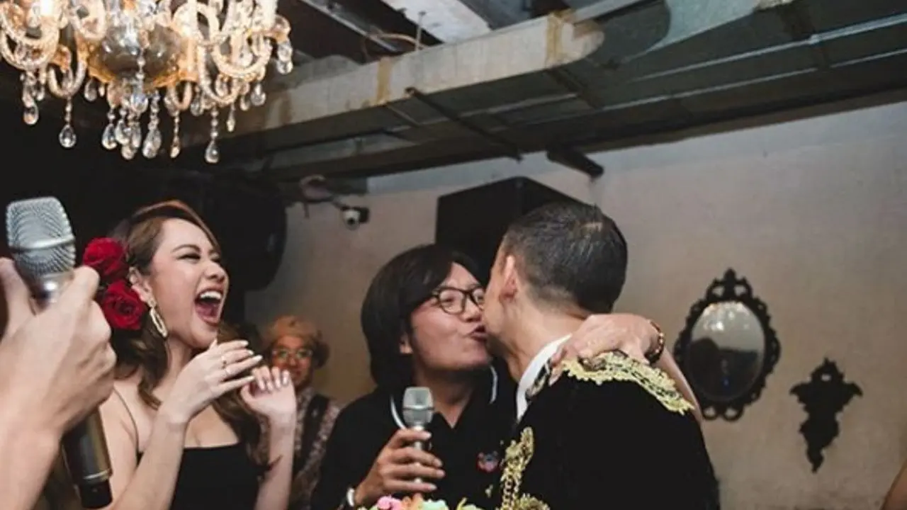 Benarkah Ari Lasso dan Ashraff Sinclair Berciuman? - ShowBiz Liputan6.com