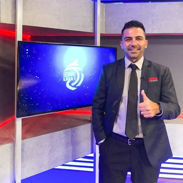 5 Potret Javier Roca Pelatih Baru Persik Kediri di Luar Lapangan BRI ...