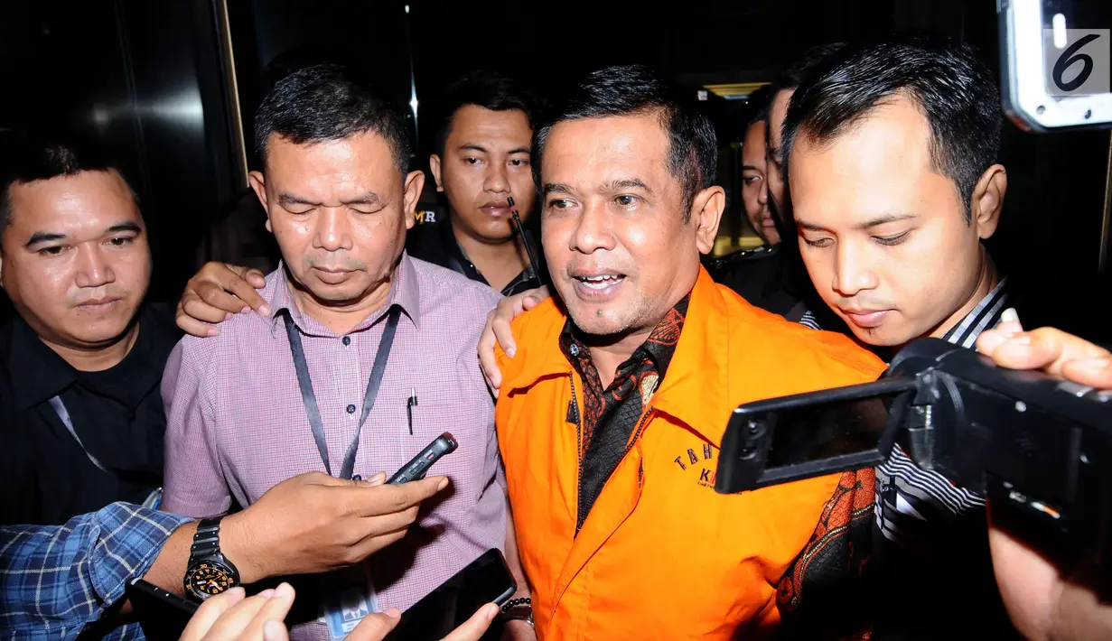 PHOTO: Terlibat Suap, Bupati Nganjuk Resmi Ditahan KPK - Foto Liputan6.com