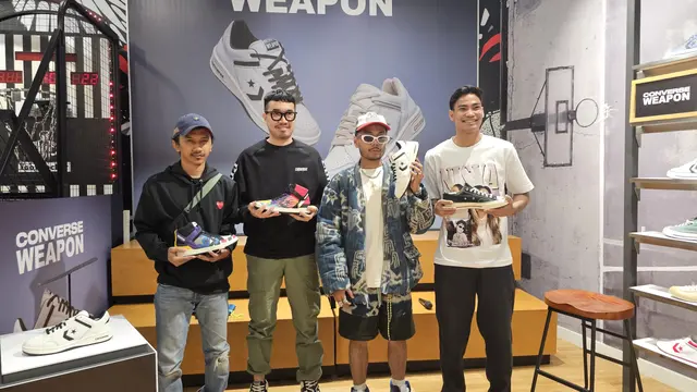 Pebasket Pelita Jaya Yesaya Saudale Dapat Sepatu Spesial untuk Lebaran ...