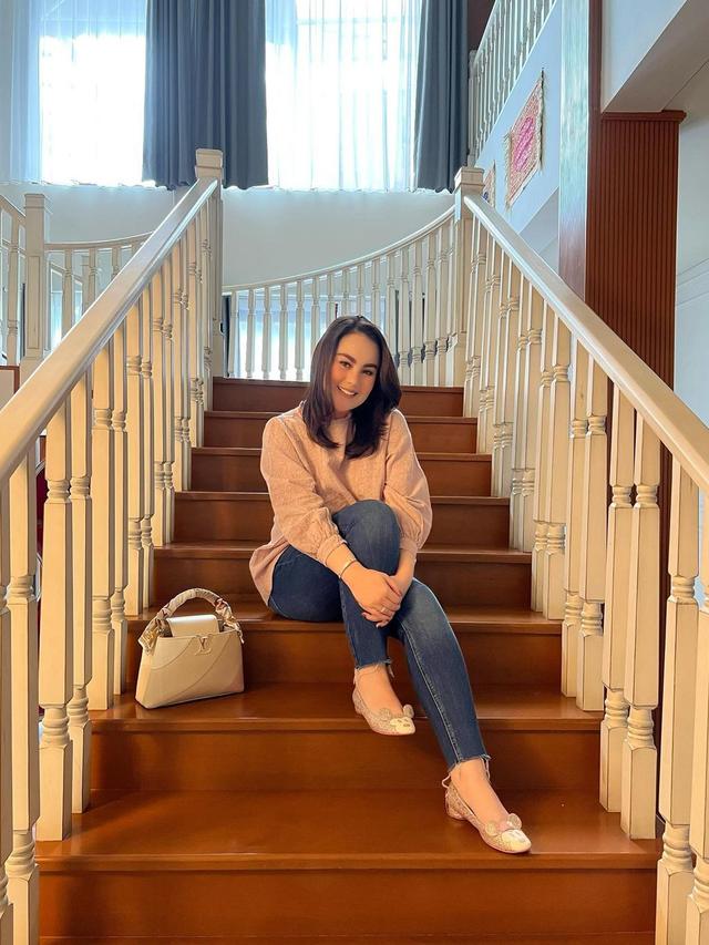 10 Potret Jennifer Dunn dengan Koleksi Tas Branded, Gayanya Makin Sosialita