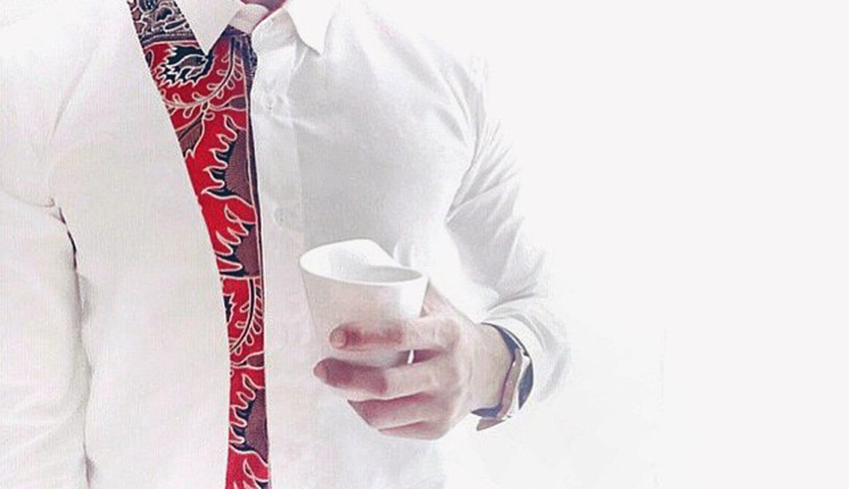 Potret Para Pria Maskulin dan Kopi Favoritnya - Photo Fimela.com