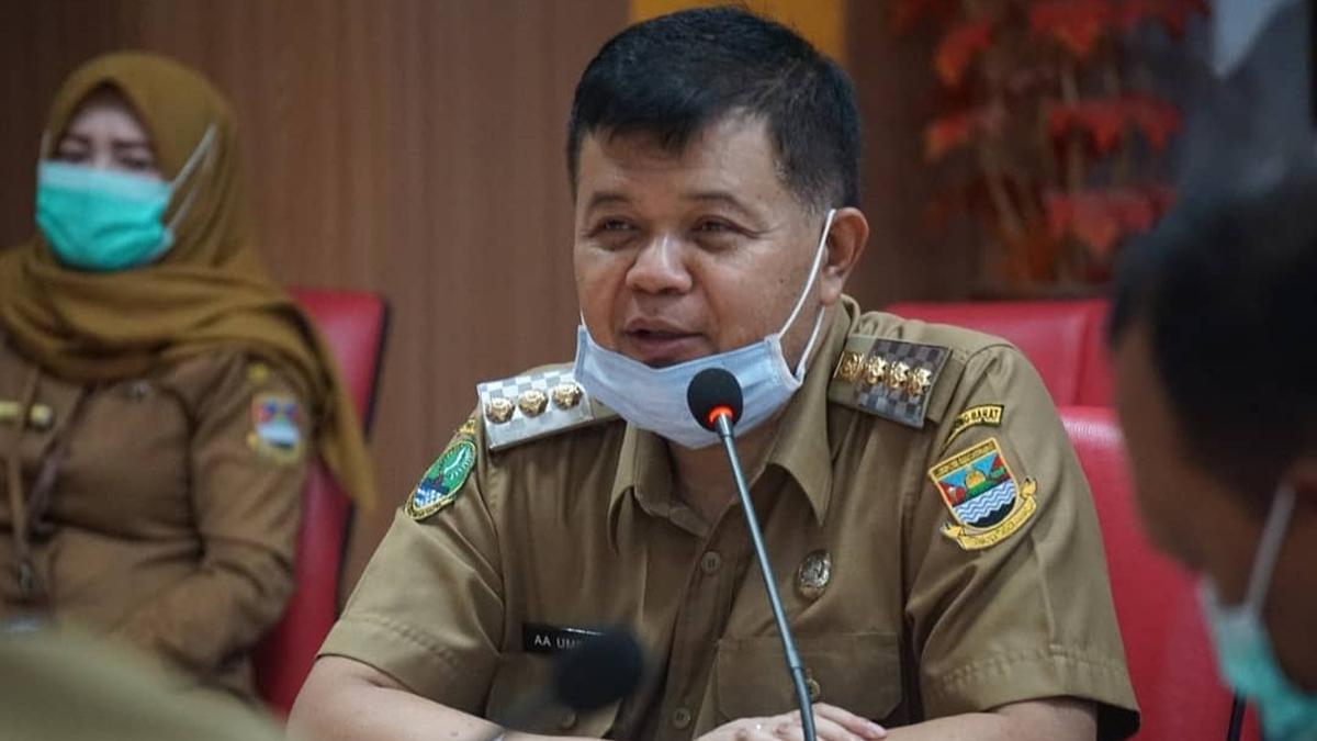 Bupati Bandung Barat Aa Umbara dan Anaknya Jadi Tersangka Korupsi ...