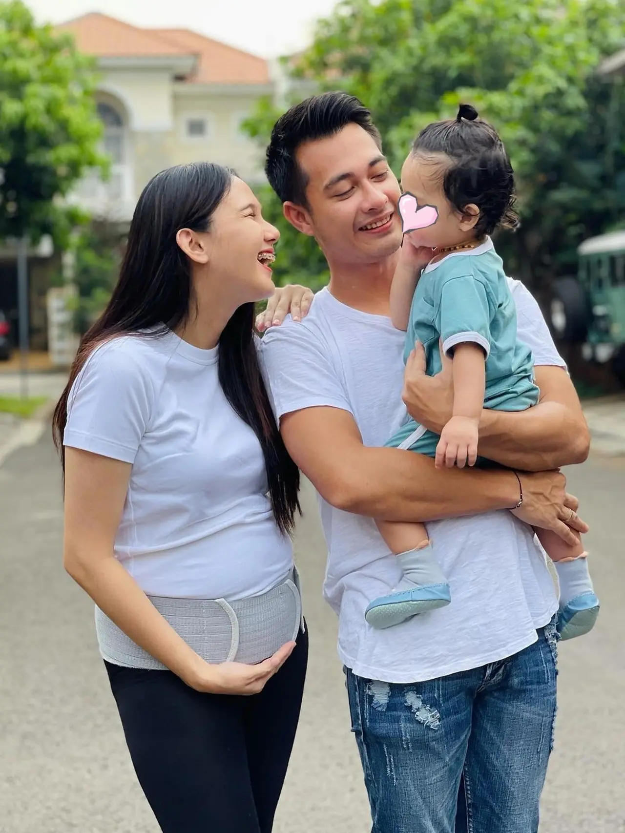 Hamil Anak Ketiga, Ini 6 Potret Baby Bump Meiza Aulia Istri Eza Gionino ...