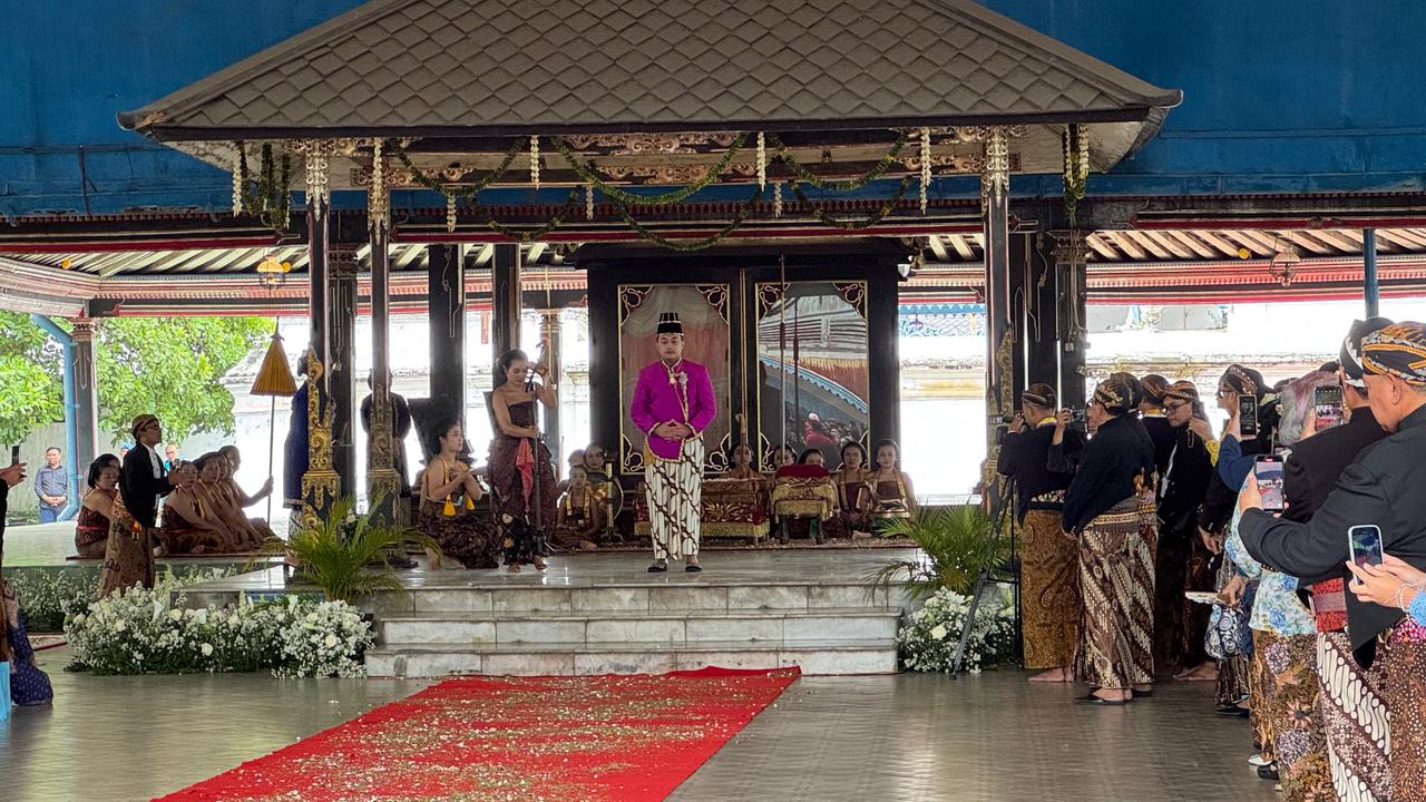 Keinginan Raja Surakarta PB XIV Purbaya Ubah Nama di KTP Ditolak PN ...