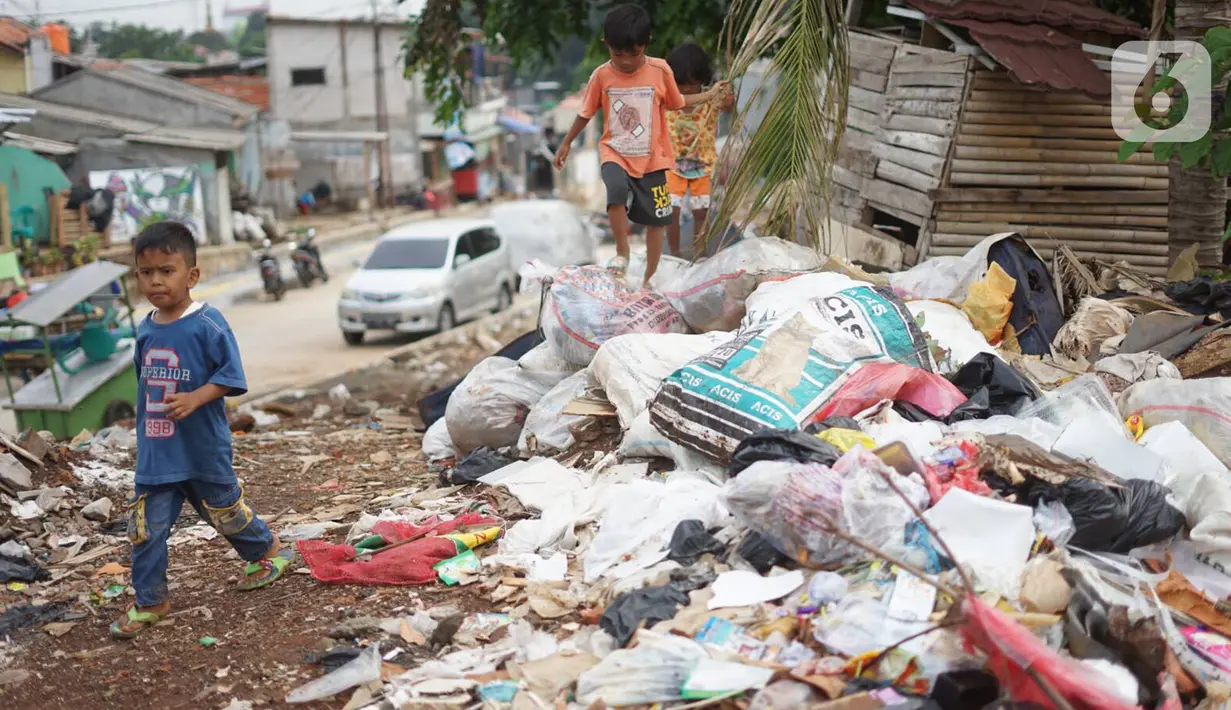 FOTO: Warga Pasar Minggu Keluhkan Lokasi Pembuangan Sampah - Foto Liputan6.com