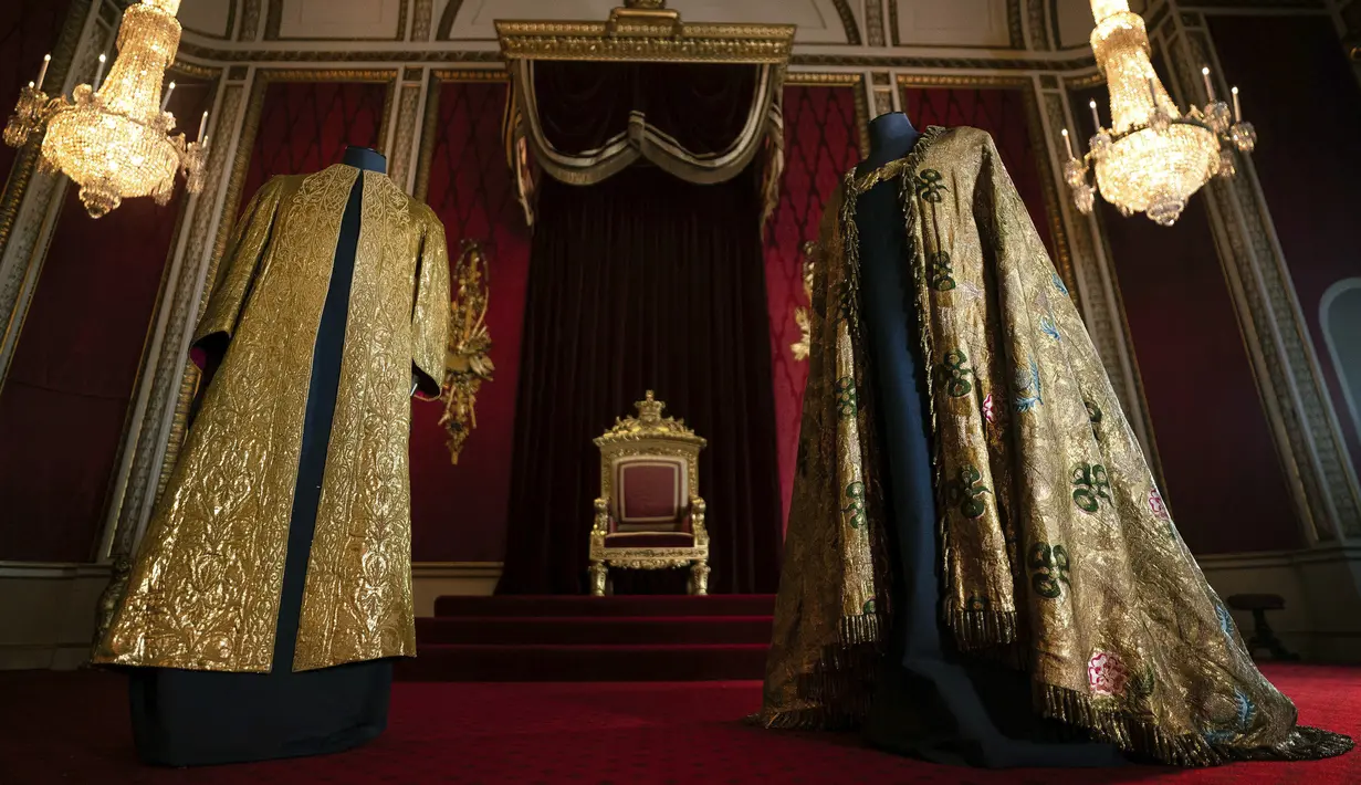 Terungkap, Jubah Bersejarah Penobatan Raja Charles III - Foto Liputan6.com
