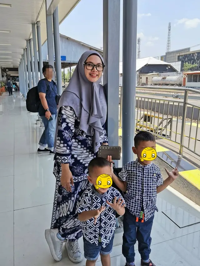 6 Potret Ghea Astrid Mantan Istri Pertama Ifan Seventeen, Bahagia Bareng Keluarga - Hot Liputan6.com