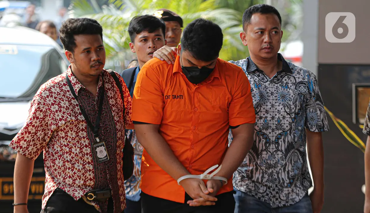 Ekspresi Mario Dandy dan Shane Lukas Saat Diserahkan ke Kejari Jakarta Selatan - Foto Liputan6.com