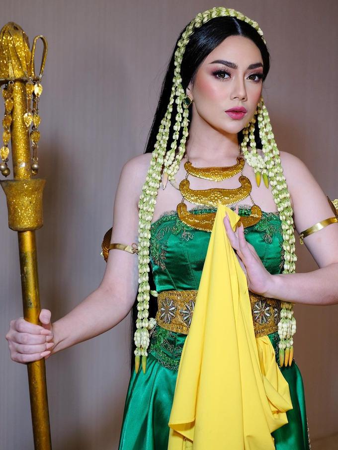 6 Pesona Celine Evangelista Tampil Ala Nyi Roro Kidul, Anggun Banget - Entertainment Fimela.com