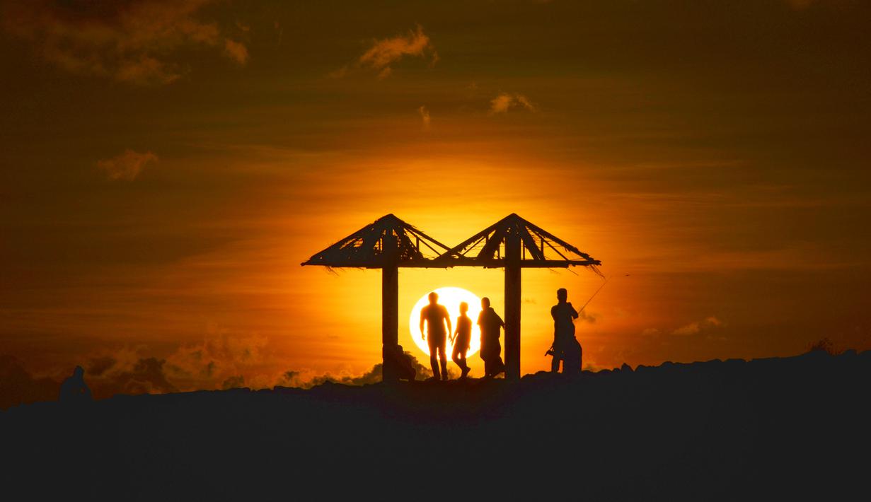 FOTO: Panorama Indah Sunset di Pantai Lhoknga Aceh