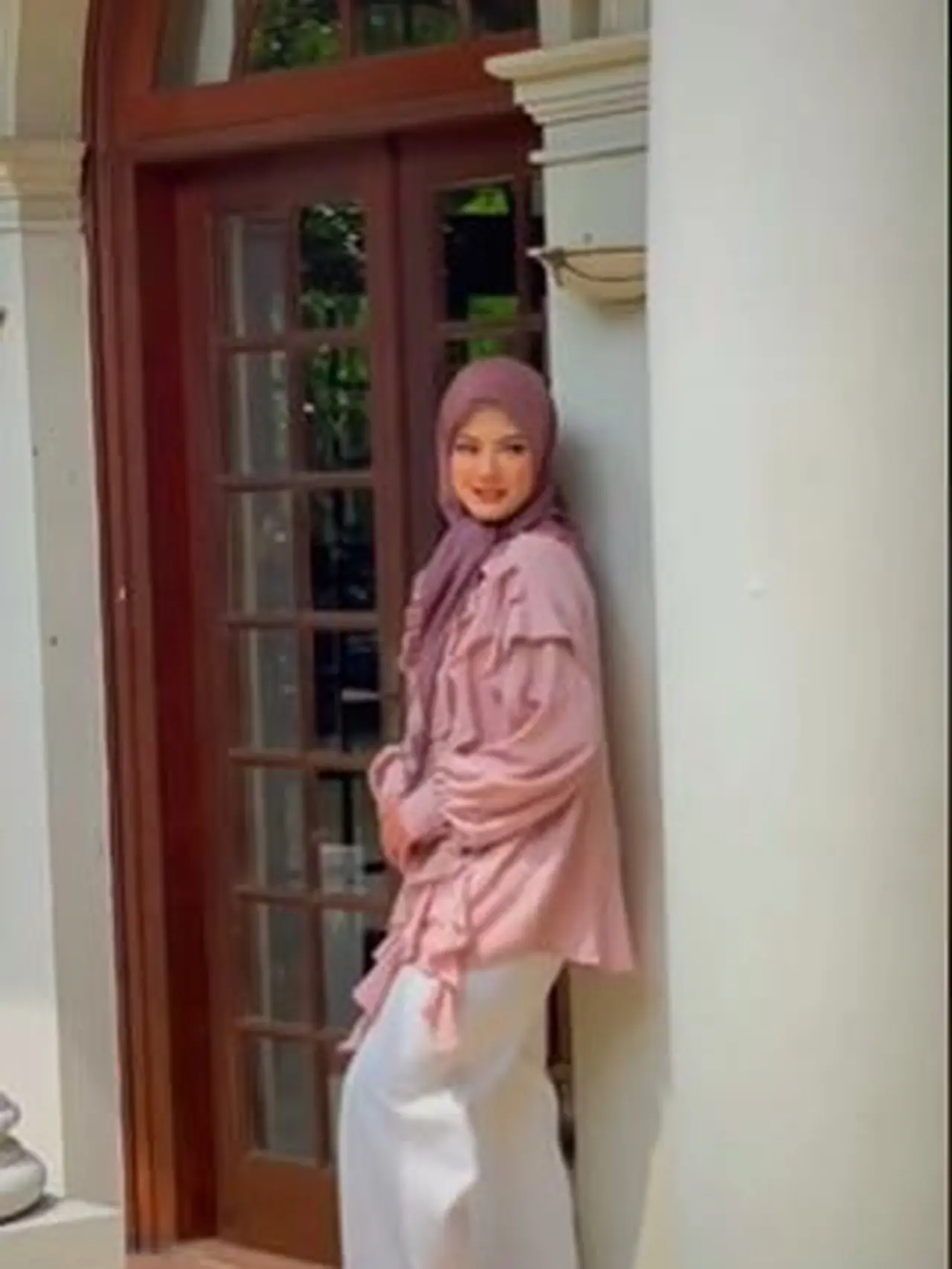 6 Potret Nita Gunawan saat Pakai Hijab, Jadi Sorotan - Hot Liputan6.com