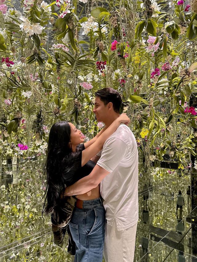 Tampil Mesra, 7 Potret Liburan Rachel Vennya dan Salim Nauderer Ke Jepang