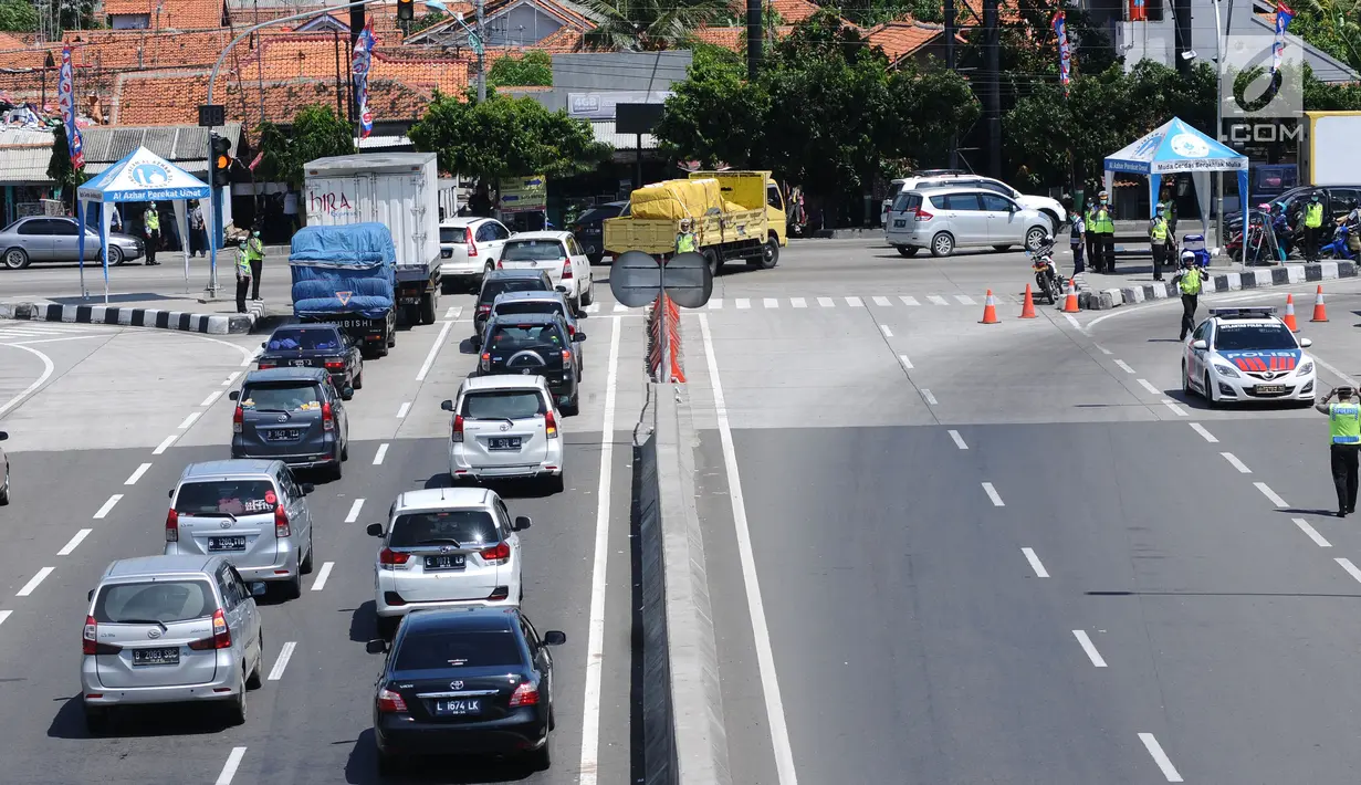 PHOTO: Libur Natal 2017, Lalin Simpang Tiga Keluar Tol Brebes Padat ...