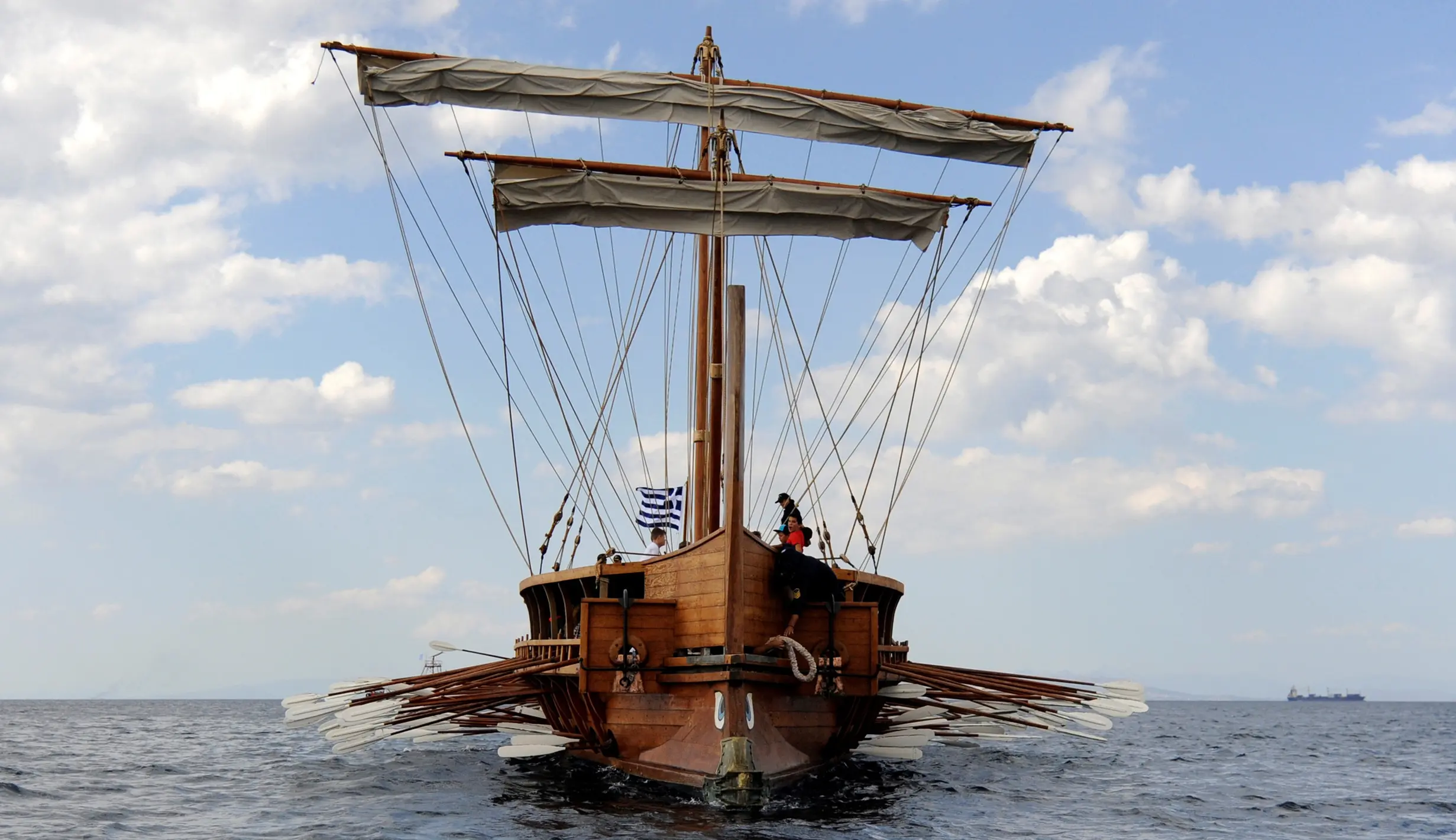 Merasakan Sensasi Mendayung Kapal Perang Era Yunani Kuno - Foto ...