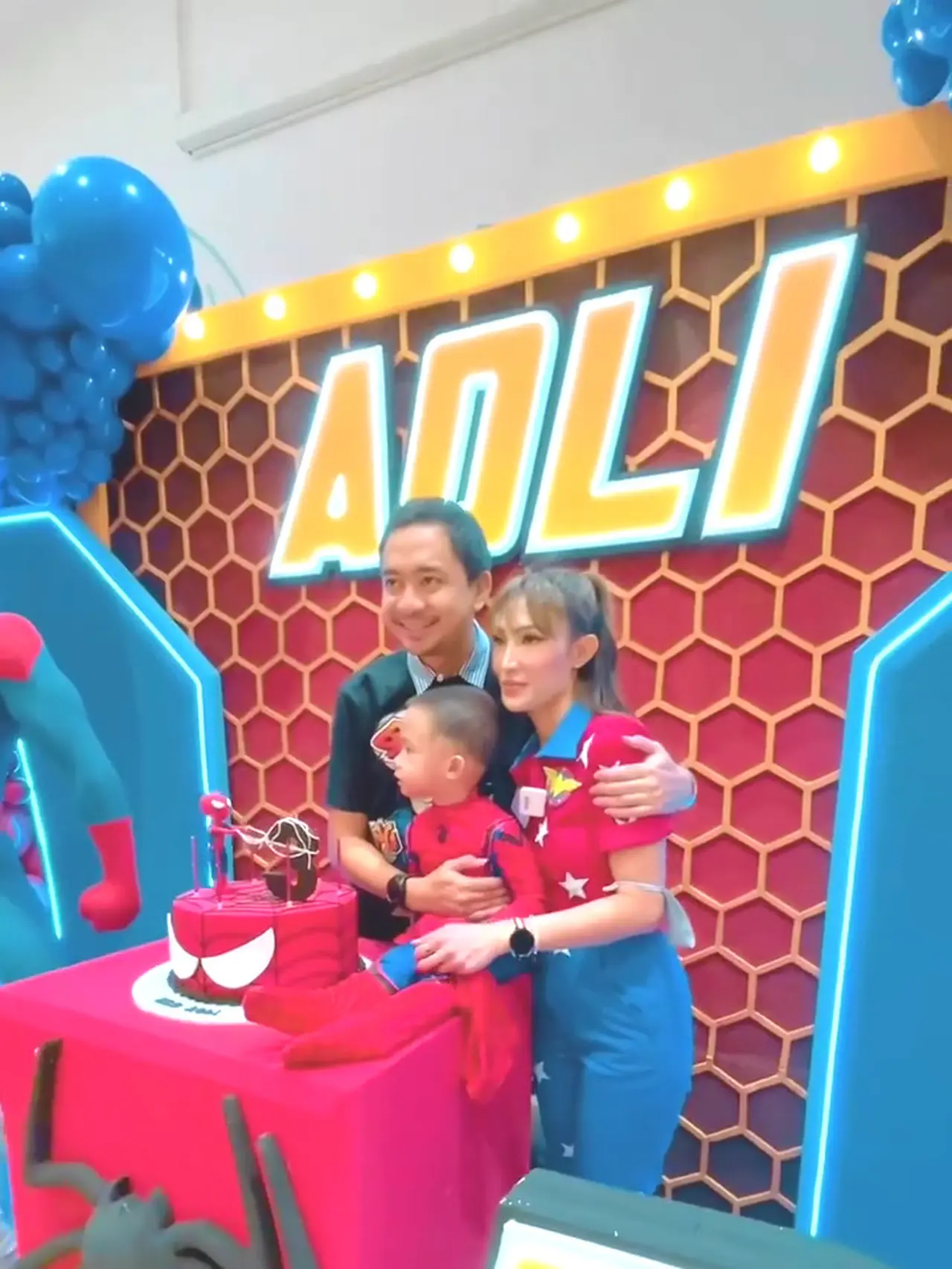 7 Kebersamaan Ayu Dewi dan Regi Datau di Acara Ultah Anak, Jadi Sorotan ...