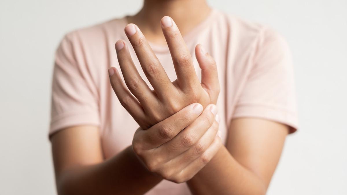 Penyebab Kebas Pada Tangan yang Terasa Tidak Nyaman