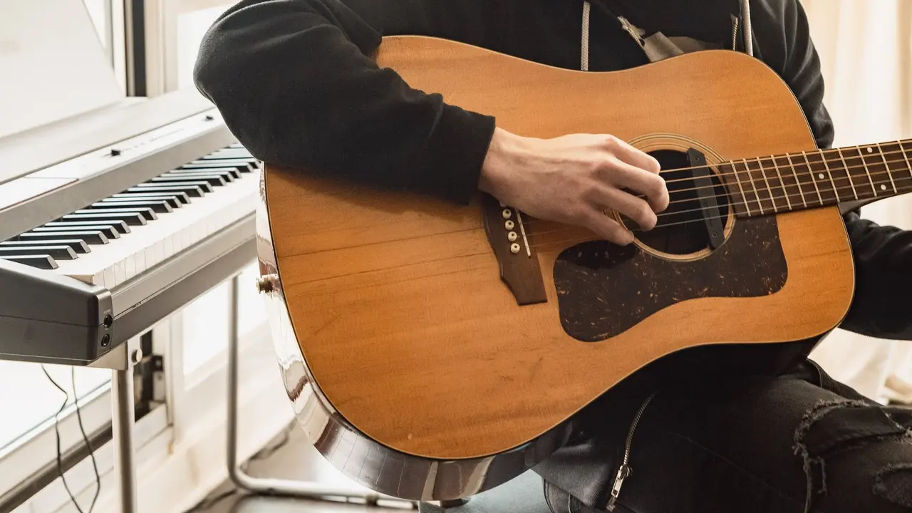 Panduan Bermain Gitar untuk Pemula, Lengkap dengan Kunci Dasar dan ...