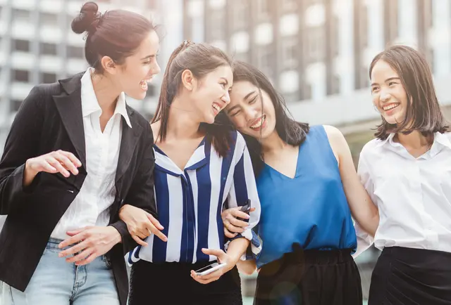 Keren Banget, Potret Anya Geraldine dengan Busana Serba Hitam ...