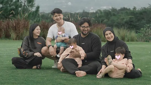 6 Potret Keluarga Ammar Zoni dan Aditya Zoni Momong Anak Bareng, Kompak Abis - Hot Liputan6.com