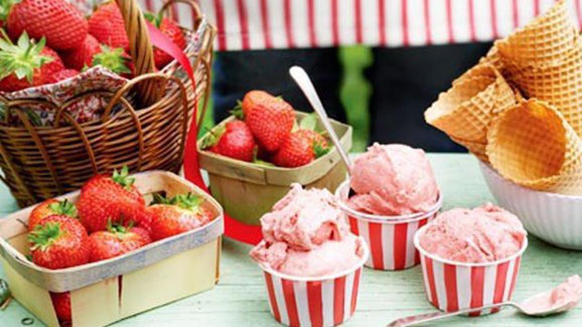 Resep: Homemade Es Krim Stroberi 3 Bahan