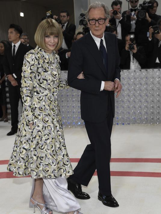 Debut Anna Wintour dan Bill Nighy Sebagai Sejoli di Karpet Merah Met ...