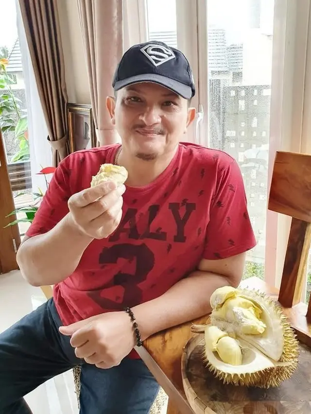 7 Potret Terbaru Clift Sangra Suami Mendiang Suzzanna, Sempat ...