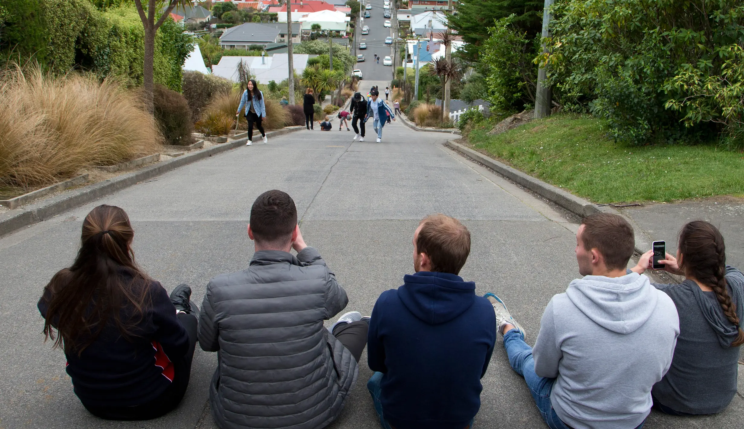 PHOTO: Sensasi Menapaki Jalan Paling Curam di Dunia - Foto Liputan6.com