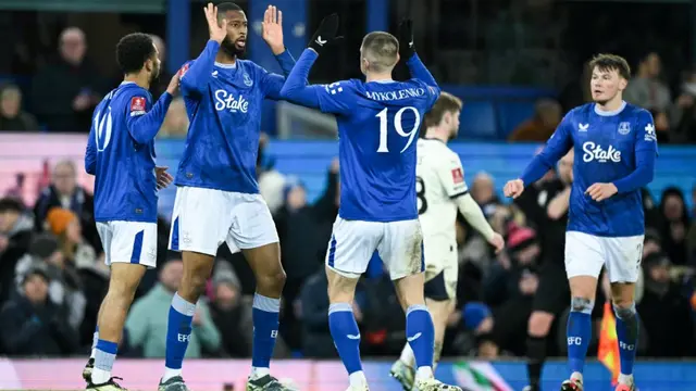 Cara Mengejutkan Pemain Everton Mengetahui Pemecatan Sean Dyche ...