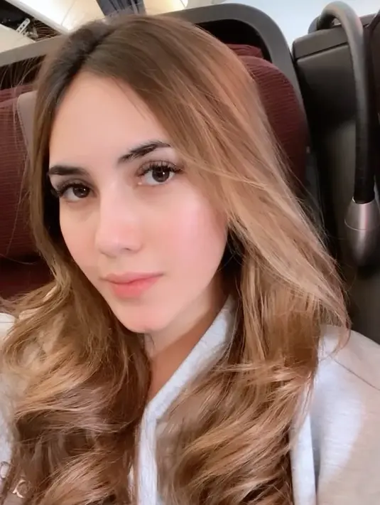 Pesona Syahra Larez dalam Deretan Potret Close Up, Kini Makin Cantik Memikat - Foto Liputan6.com