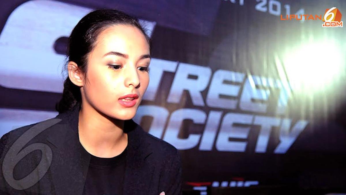 Chelsea Elizabeth Islan Berguru Akting pada Angelina Jolie - ShowBiz ...