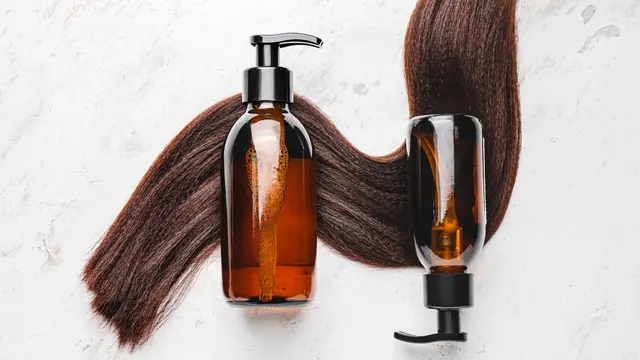 Biar Nggak Bingung, Ini Tips Memilih Shampoo untuk Rambut Kering yang ...