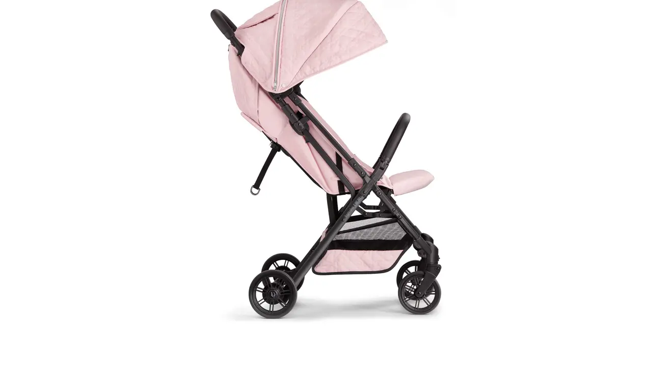 Stroller Baby Dior Pertama yang Menggunakan Motif Cannage