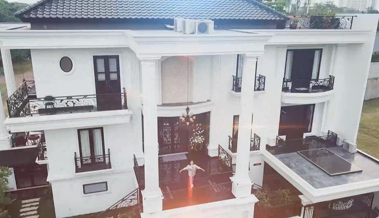 Melihat 15 Sudut Rumah Mewah Prilly Latuconsina - Photo Fimela.com