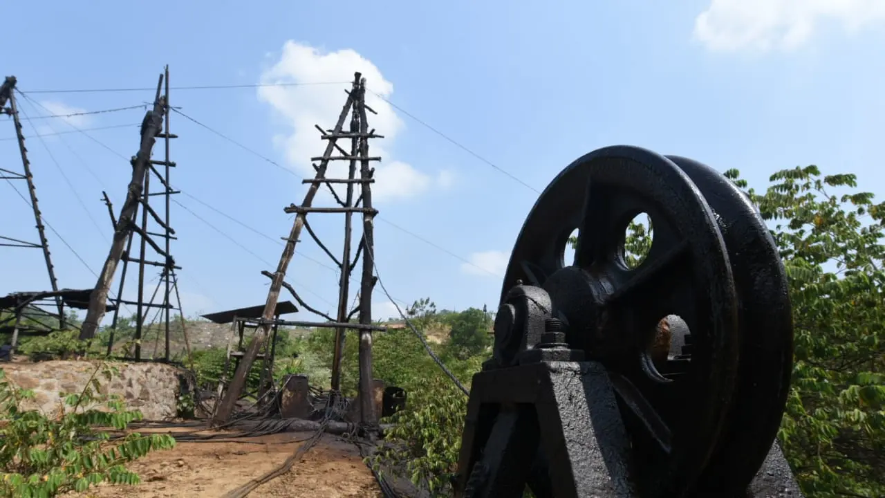 Mengintip Desa Wonocolo, Tambang Minyak Texas ala Indonesia - Bisnis ...