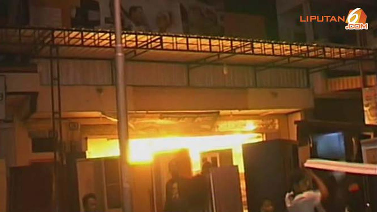 VIDEO: Puluhan Los di Pasar Cinde Palembang Terbakar - News Liputan6.com