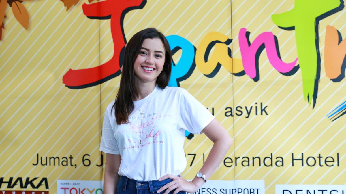 Bintangi Secret Sky, Langkah Kimberly Ryder Go Internasional