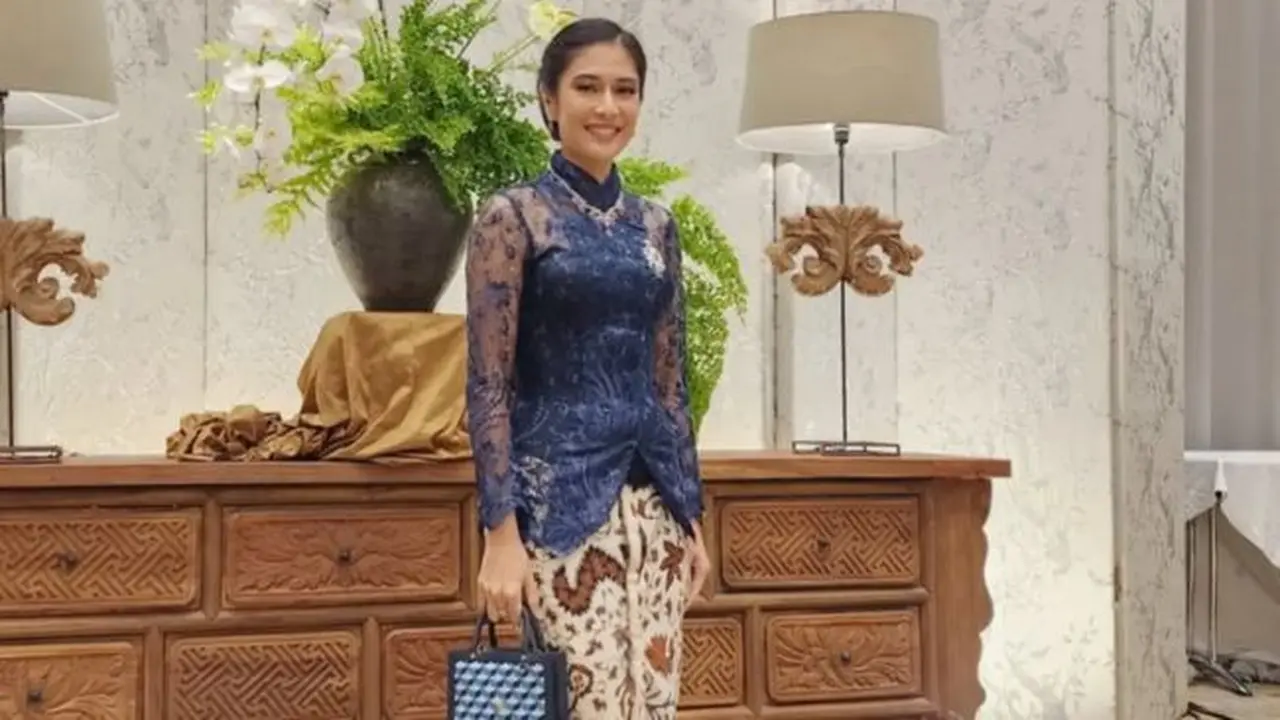 5 Potret Dian Satrowardoyo Berbalut Kebaya, Bisa Jadi Inspirasi Tampil Memesona di Berbagai ...