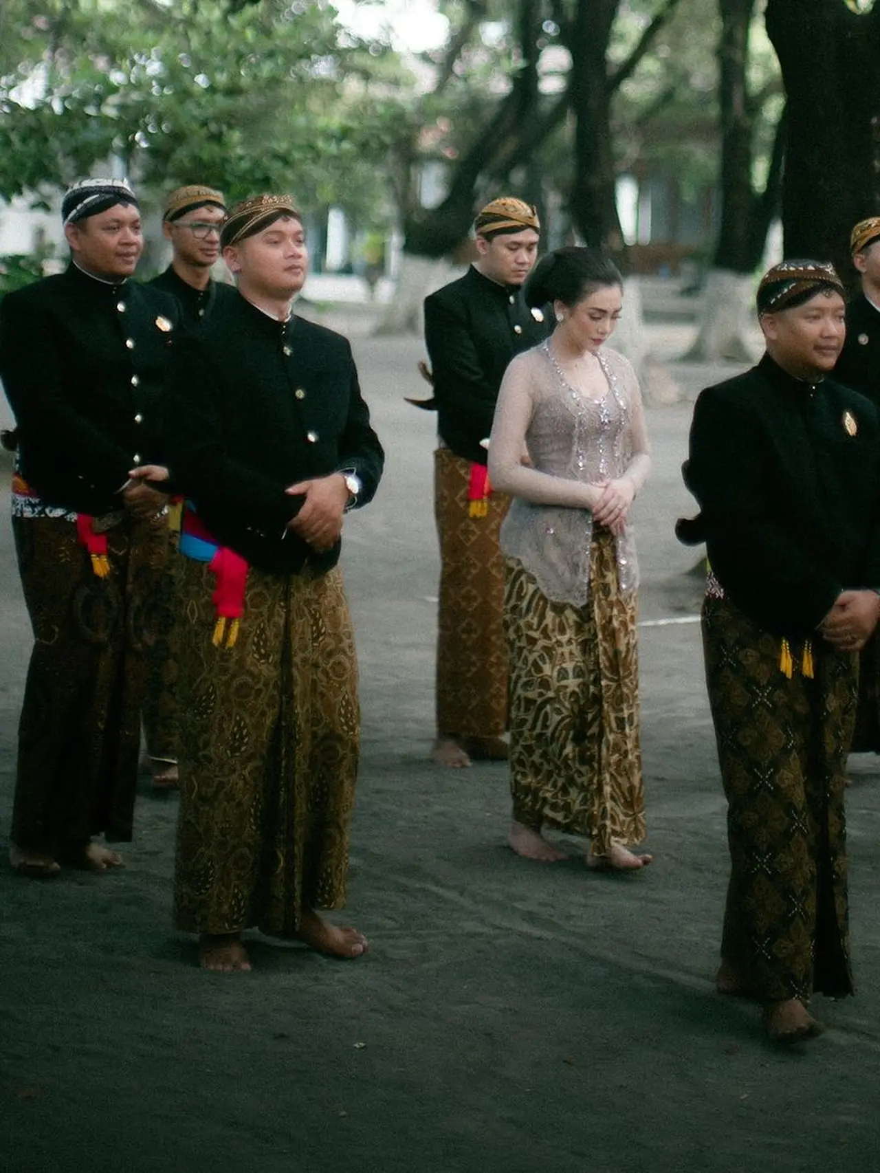 6 Pesona Celine Evangelista Jadi Perempuan Jawa Pakai Kebaya di Grebeg ...