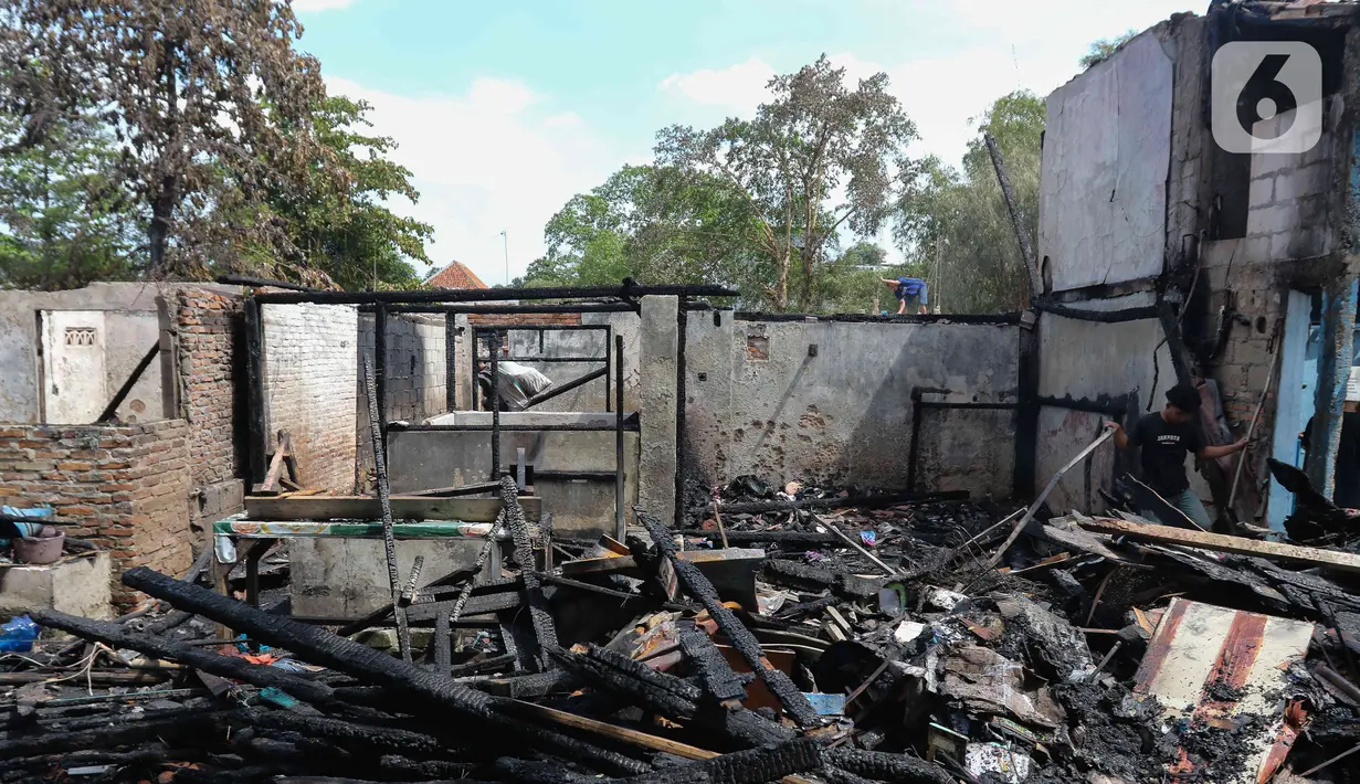 Kebakaran Melanda Permukiman di Kawasan Manggarai - Foto Liputan6.com