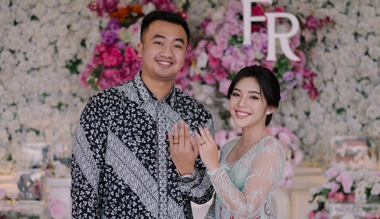 Momen Kebersamaan Fay Nabila dengan Calon Suami, Baru Saja Tunangan - Foto Liputan6.com