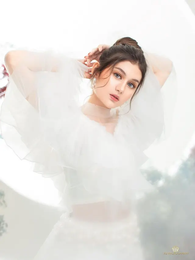 6 Gaya Zoe Abbas Jackson Jalani Pemotretan Bareng Laura Sang Adik, Bak ...