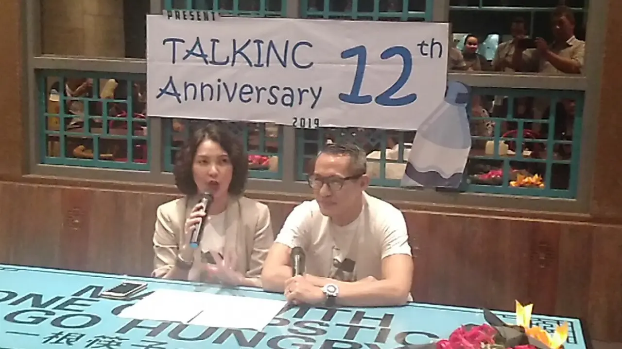 Erwin Parengkuan dan Becky Tumewu Bagikan Rantang Kosong untuk Karyawan ...