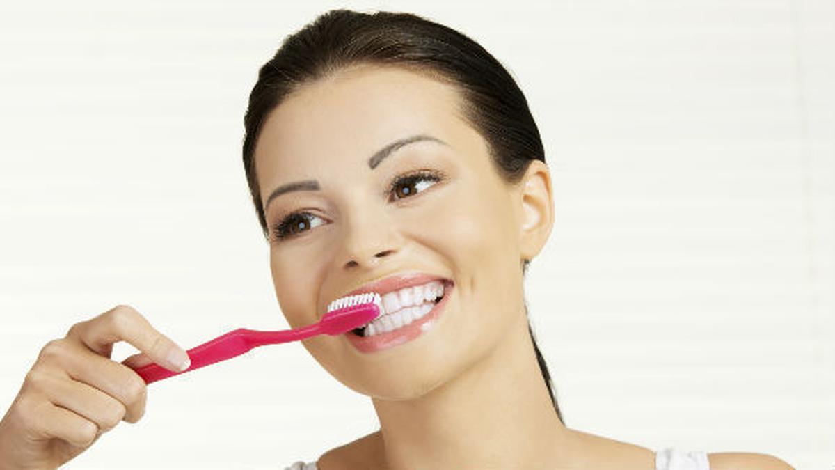 Tips Memilih Sikat Gigi yang Tepat ala Vemale
