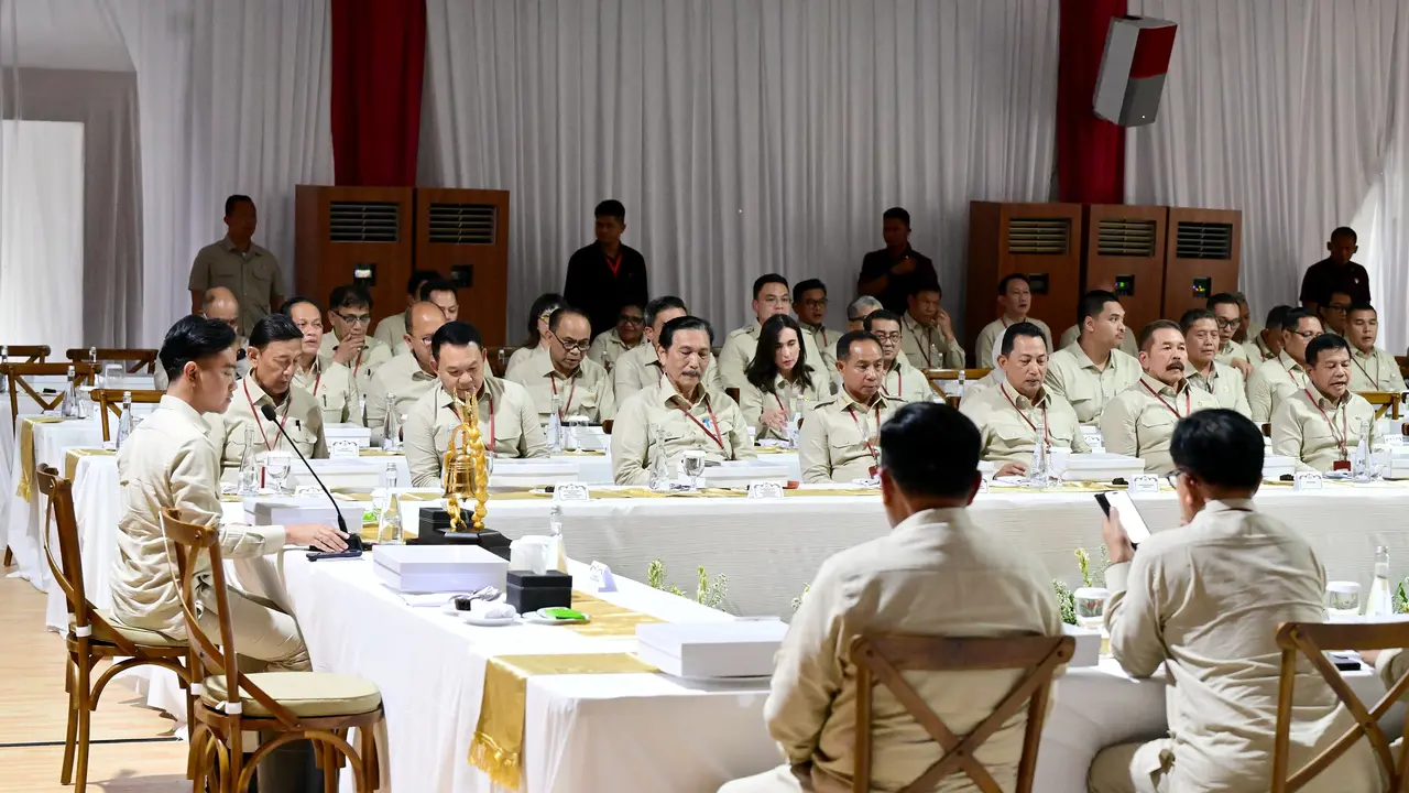 Momen Gibran Pimpin Makan Siang saat Retret Kabinet Merah Putih di ...