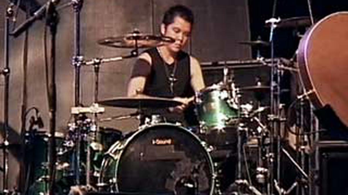Gelar Ultah Drummer Armada di Atas Panggung - ShowBiz Liputan6.com